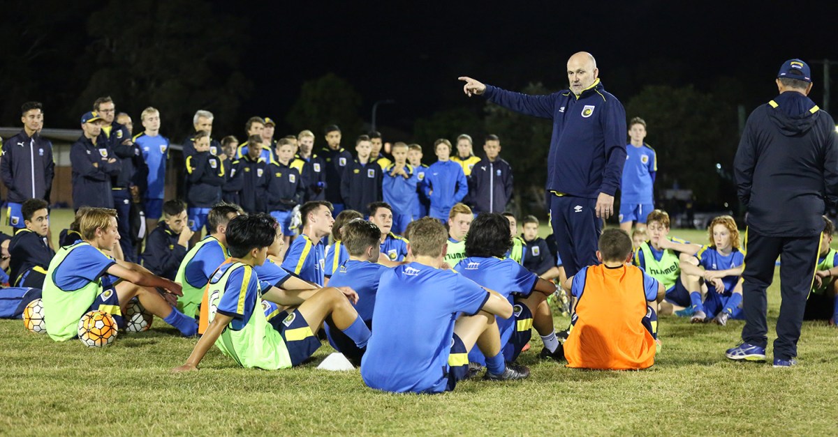 Manchester United Legend offers expertise to Mariners Academy - Central ...