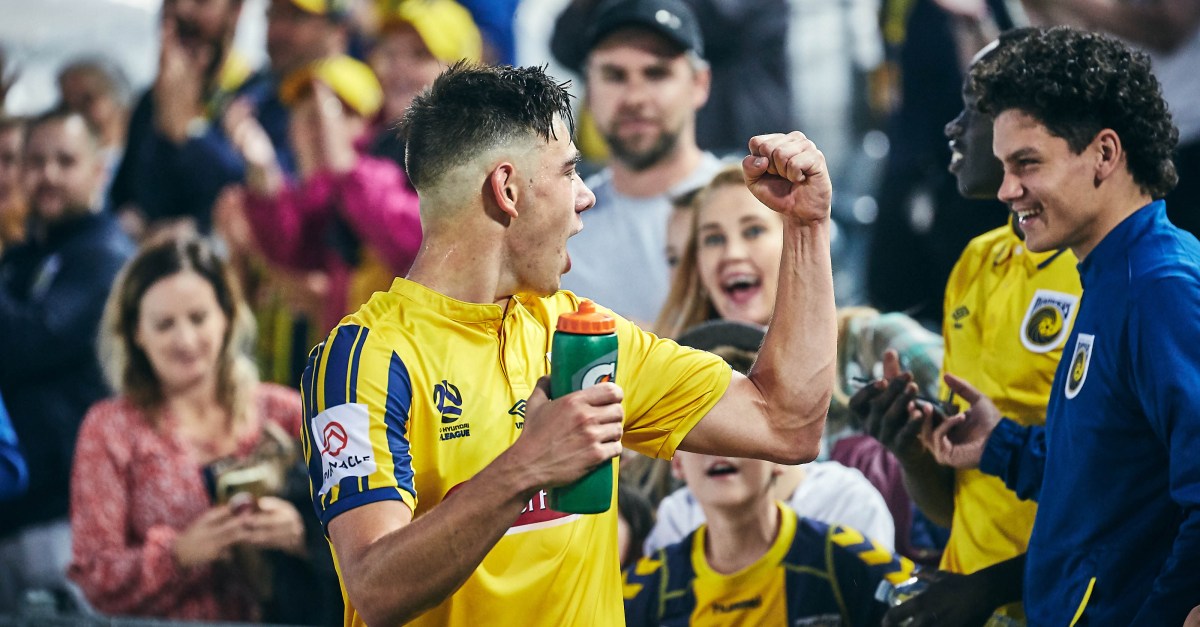 Lewis Miller signs senior contract on the Coast - Central Coast Mariners